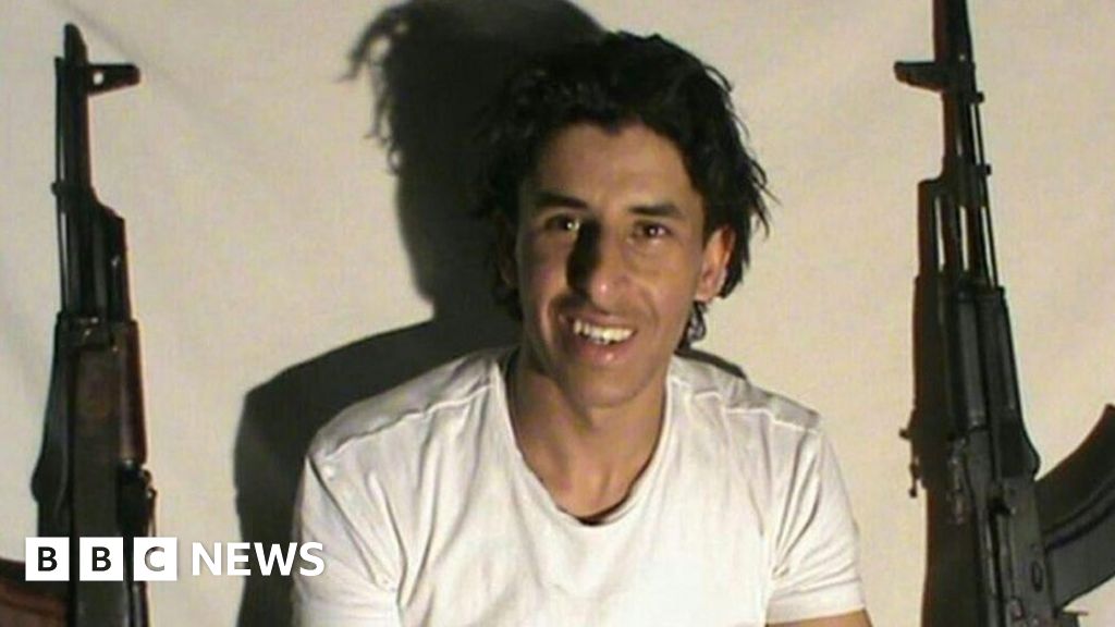 Tunisia beach attack: Gunman 'had help' from others - BBC News