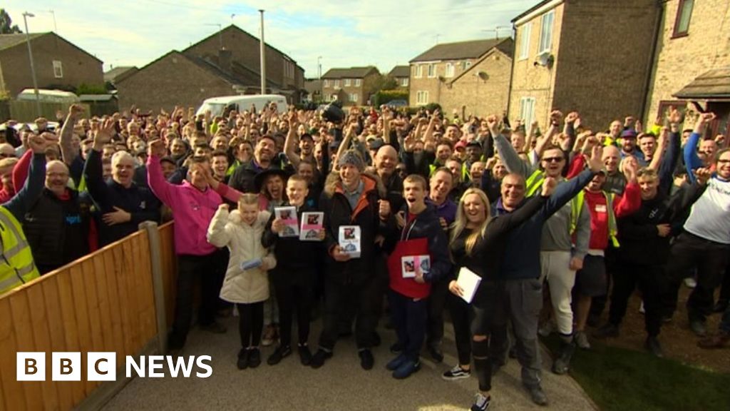 DIY SOS home turnaround in Corby 'shows best of society' - BBC News