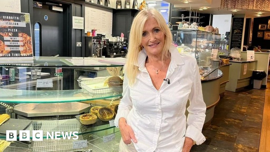 Leicester café owner fears closure over £45,000 bill rise - BBC News