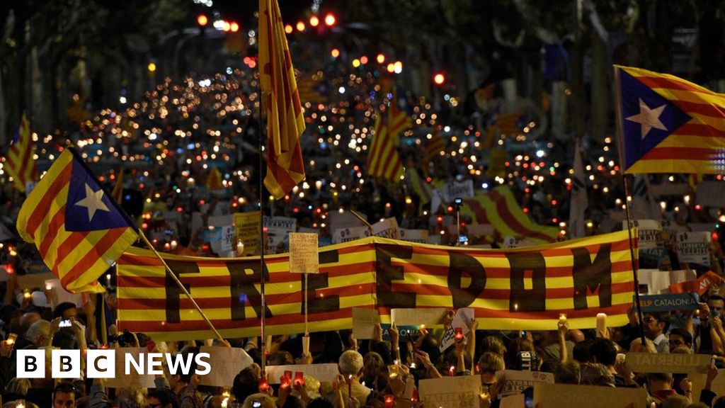 Catalonia: Protests after Spain detains separatists - BBC News