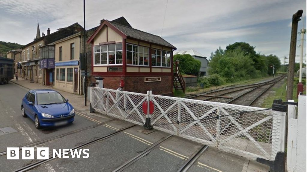 Ramsbottom rail crash: 'Runaway' trolley smashed crossing gate - BBC News