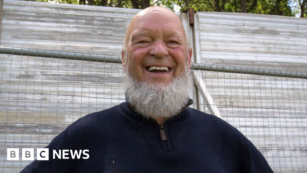 Michael Eavis eyes Longleat for new festival - BBC News