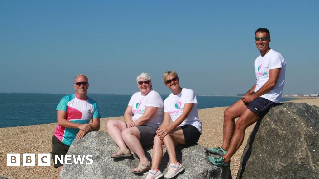 'Oldest' group completes English Channel swim - BBC News