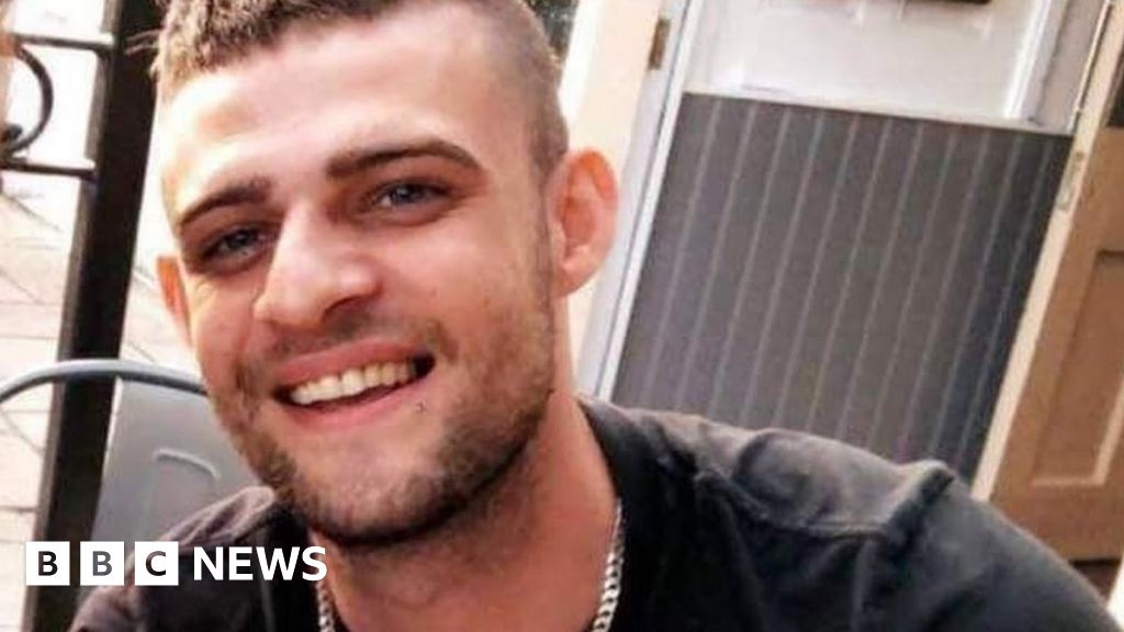 Sean Day: Tributes paid to man found in River Wye - BBC News