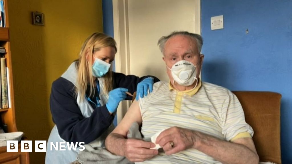 Covid: South Tyneside housebound patients given vaccine jab