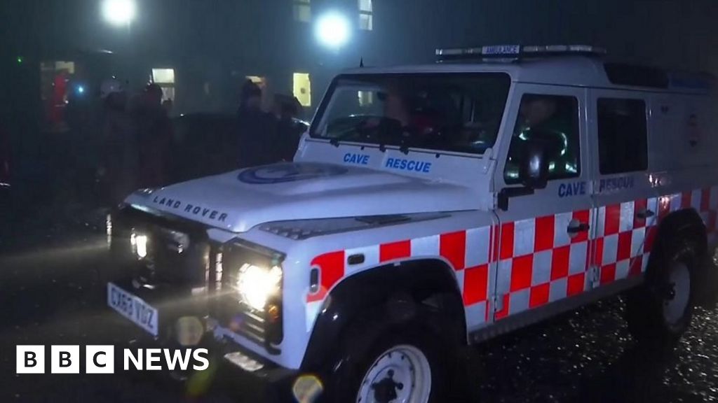 Brecon Beacons: Man taken to hospital after two-day cave rescue - BBC News