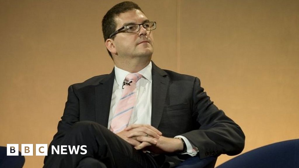 Top Brexit official Oliver Robbins moves to No 10 - BBC News