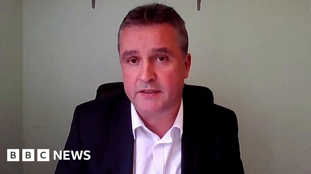 MP Angus MacNeil expelled by SNP after chief whip row - BBC News