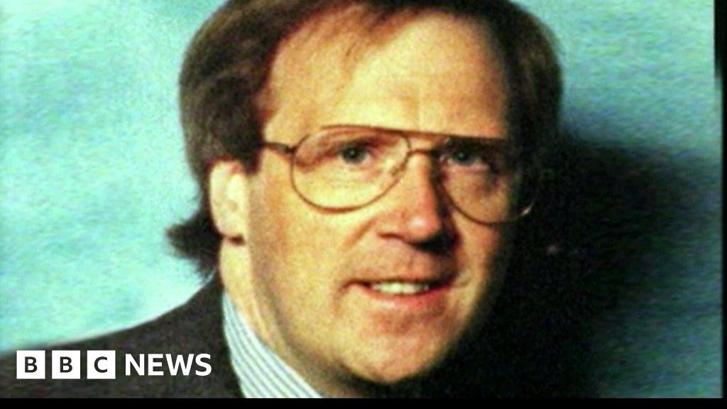 Headmaster Philip Lawrence remembered 20 years after his murder - BBC News