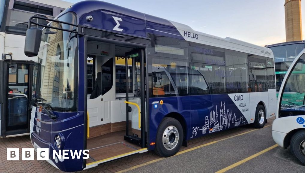 Jersey people get taste of travel on electric bus - BBC News