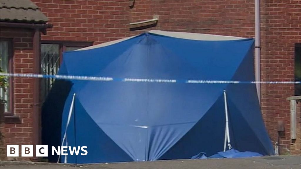 Oldham death: Man arrested on suspicion of woman's murder - BBC News