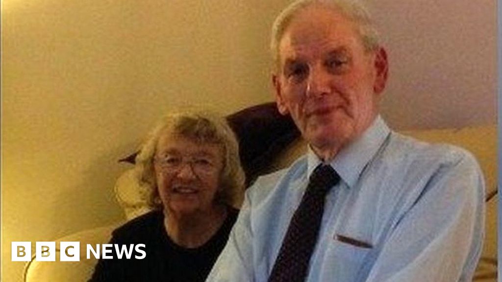 Rhondda Co-op death: Nurse 'sorry' for not saving John Rees - BBC News