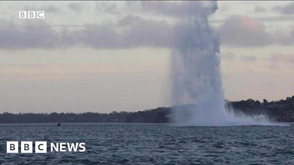 World War Two bomb blown up in Portsmouth - BBC News
