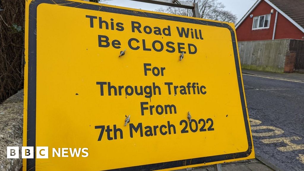 Newcastle city council to axe low traffic neighbourhood - BBC News