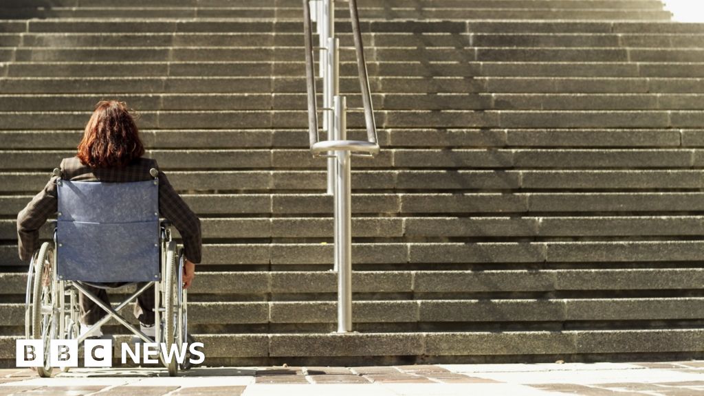 How do wheelchairs get down stairs? - BBC News