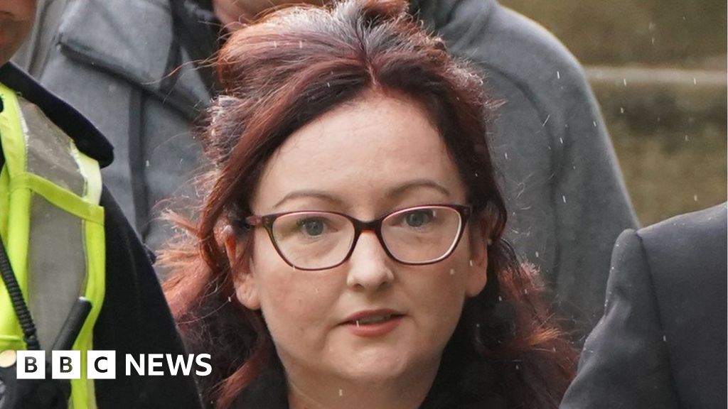 Sheku Bayoh: PC says she feared suspect would kill her - BBC News