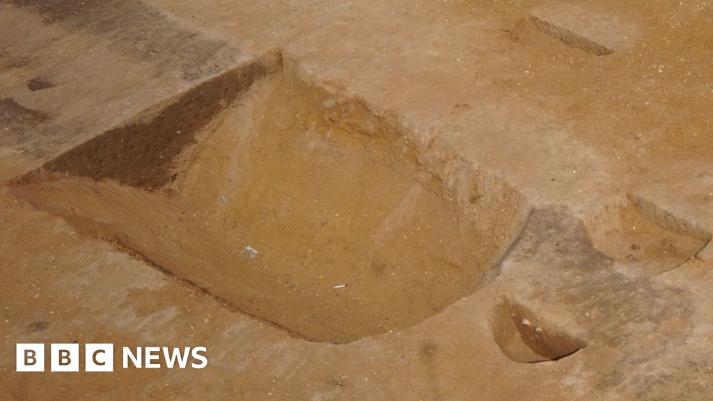 Norwich bypass: Bronze Age settlement found in roadworks excavation ...