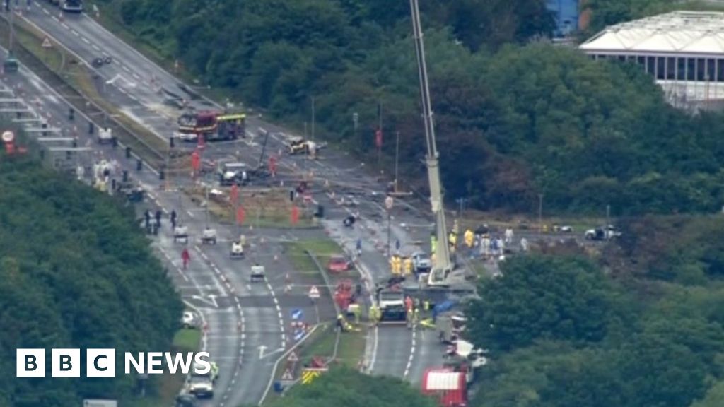 Shoreham disaster: Fire crews to leave jet crash site - BBC News