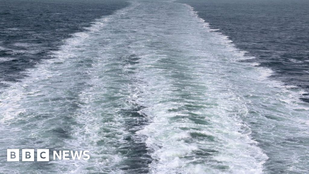 Reaching the ships' crews cut off from learning - BBC News