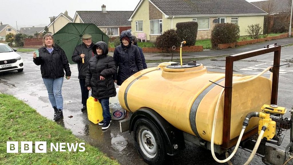Cold weather: Welsh Water hopes to restore water by end of Tuesday