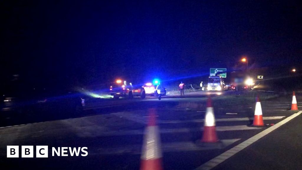 A12 Boreham crash: Driver arrested over crash death - BBC News