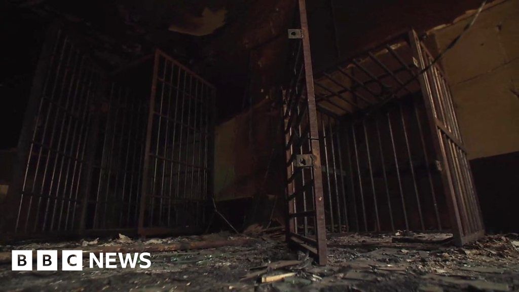 IS 'prisons' found in Falluja - BBC News