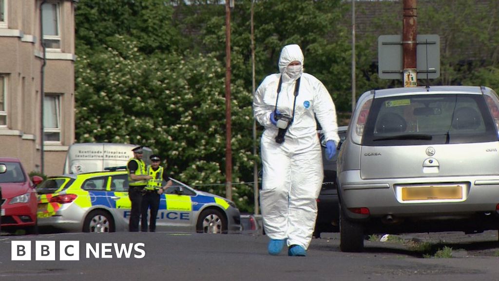 Glasgow streets sealed off as forensic teams examine car - BBC News