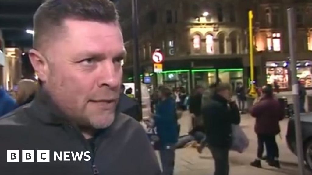 Ex-footballer Geoff Horsfield's B&B help for homeless man - BBC News