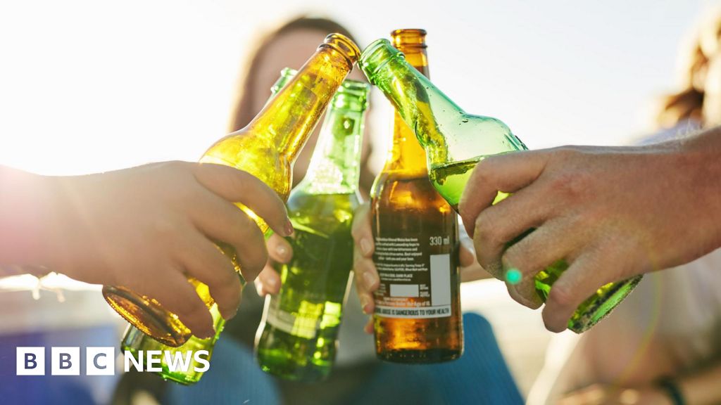 Slough public alcohol ban comes into force - BBC News
