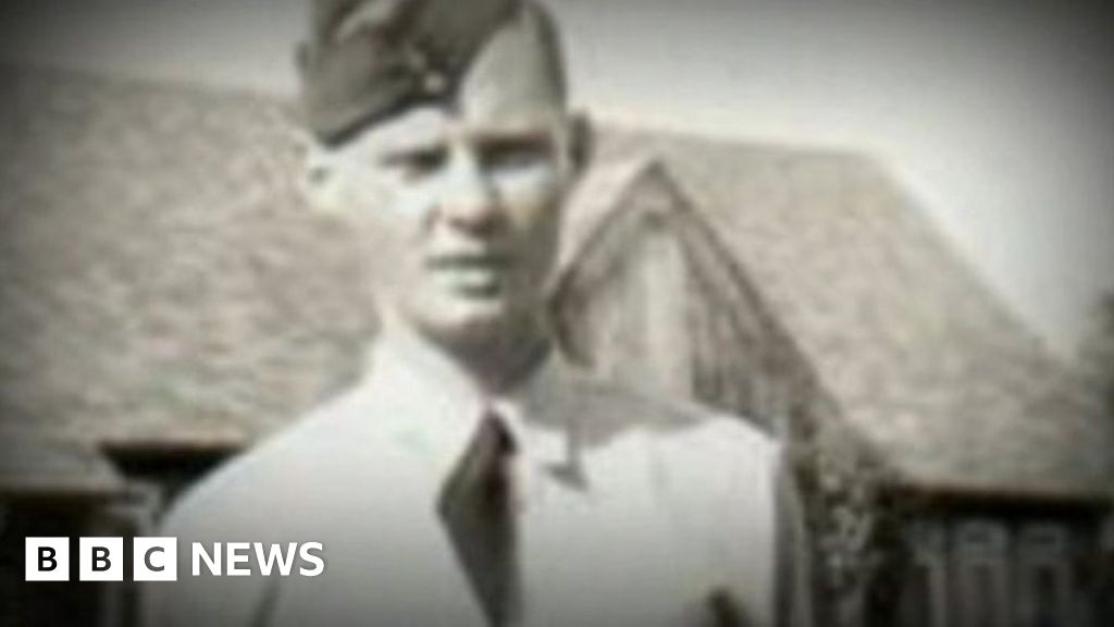 Bill Eames: D-Day veteran's honour after New Year award - BBC News