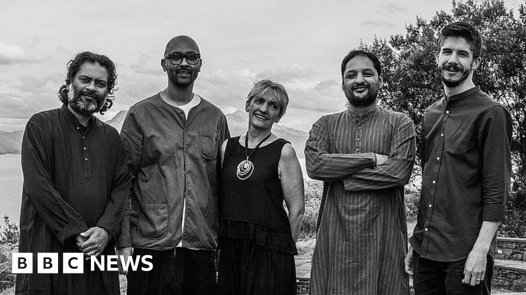 Skye singer and London-born beatboxer form new group - BBC News