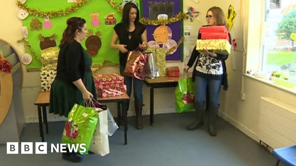 Christmas shoebox appeal for homeless in Swansea - BBC News