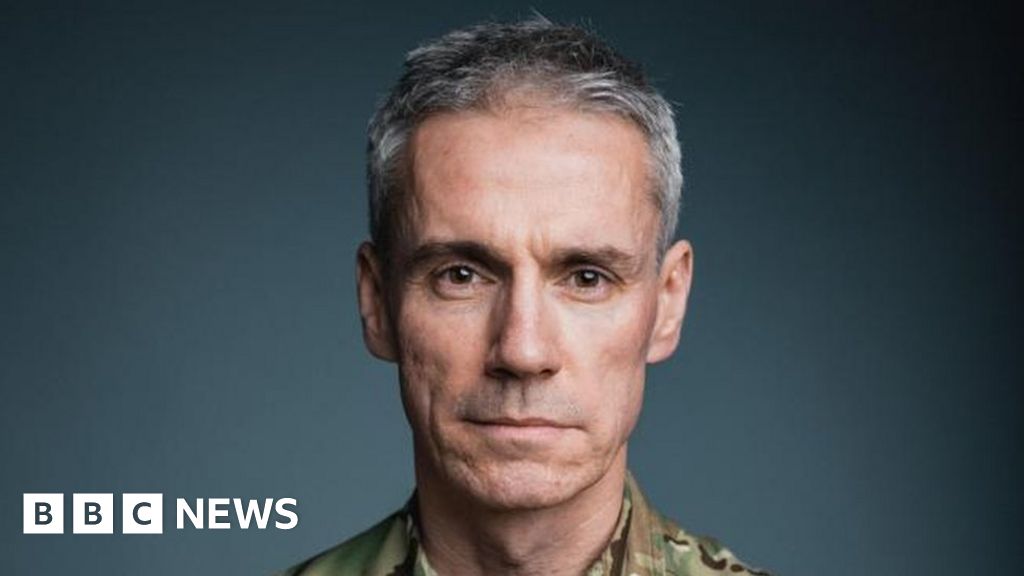 Parsons Green Tube bombing: Army hero wins bravery award - BBC News