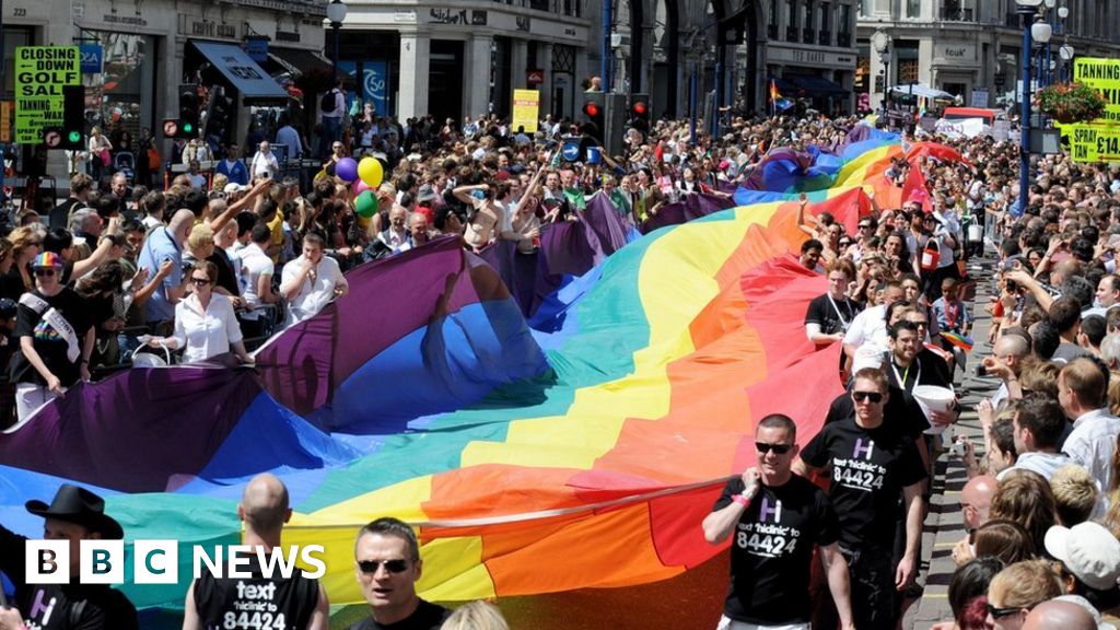 Southend gay man wins damages over homophobic gestures - BBC News