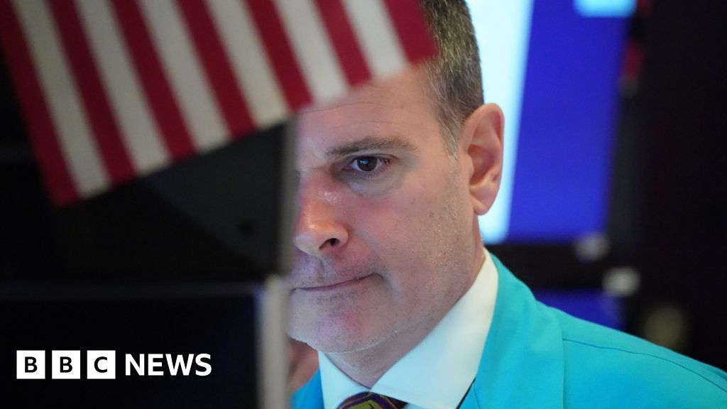 Coronavirus: New York Stock Exchange closes trading floor