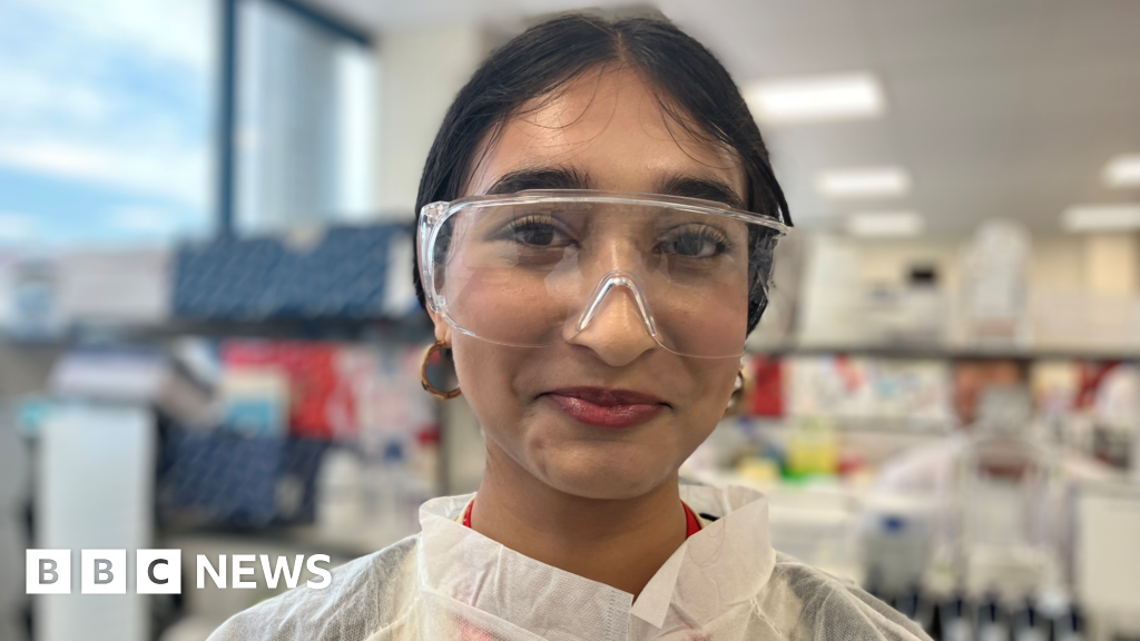 Slough: UCB lab event held for STEM students - BBC News