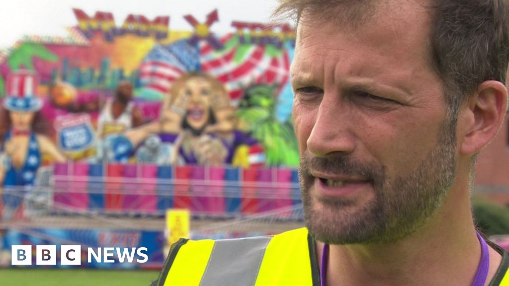 Viola Beach: Festival tribute to band killed in crash - BBC News