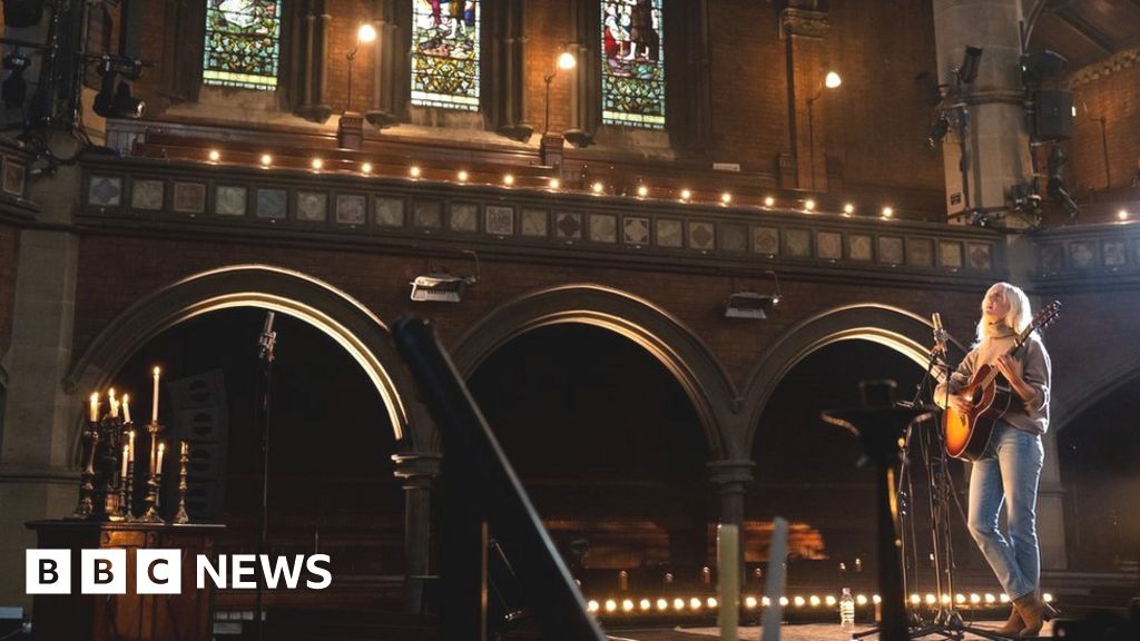 Union Chapel facing 'tough future' as Covid hits shows - BBC News