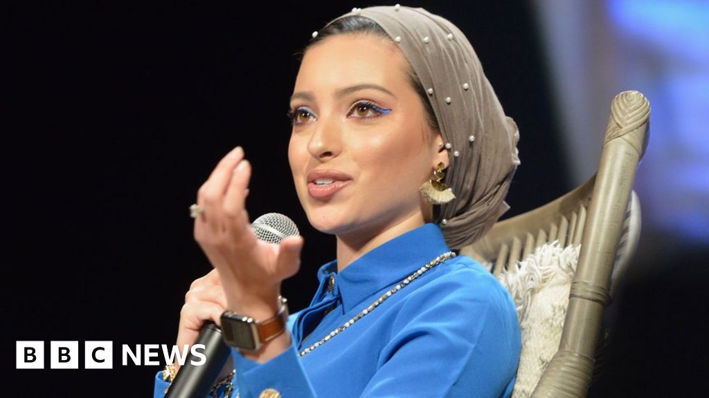 Vogue sorry for misidentifying journalist Noor Tagouri - BBC News