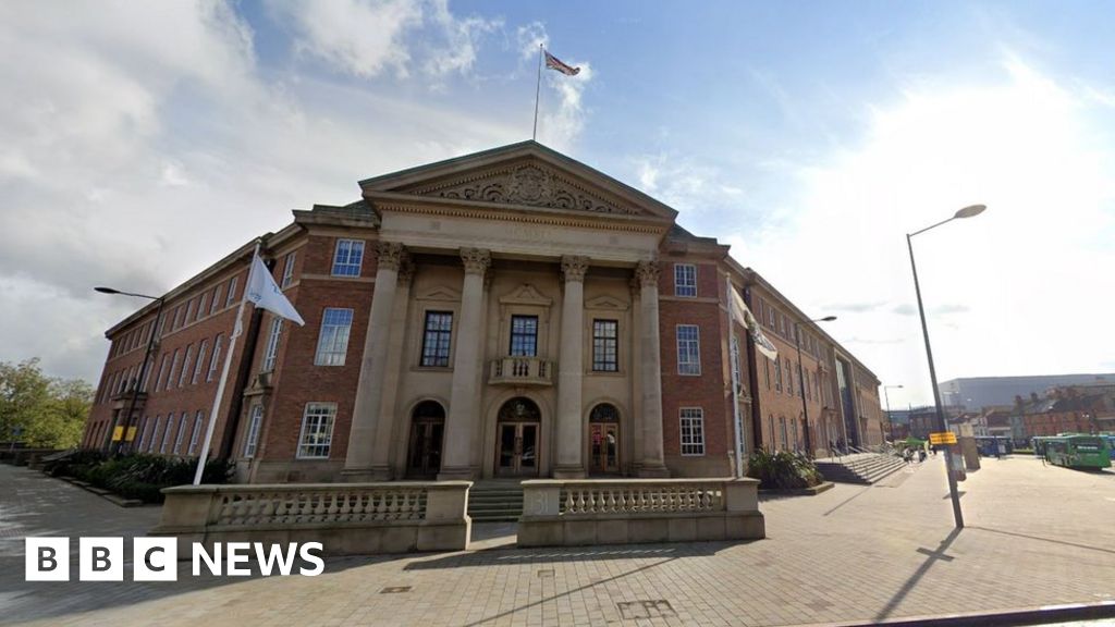Derby City Council: Staff absent for average of 13 days - BBC News