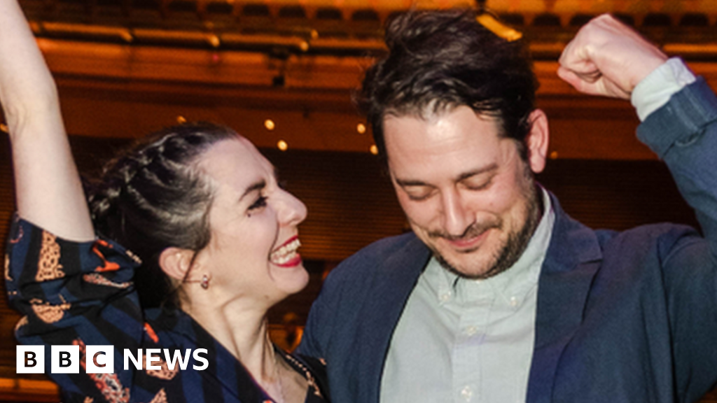 Welsh Music Prize 2023 winner announced as Rogue Jones - BBC News