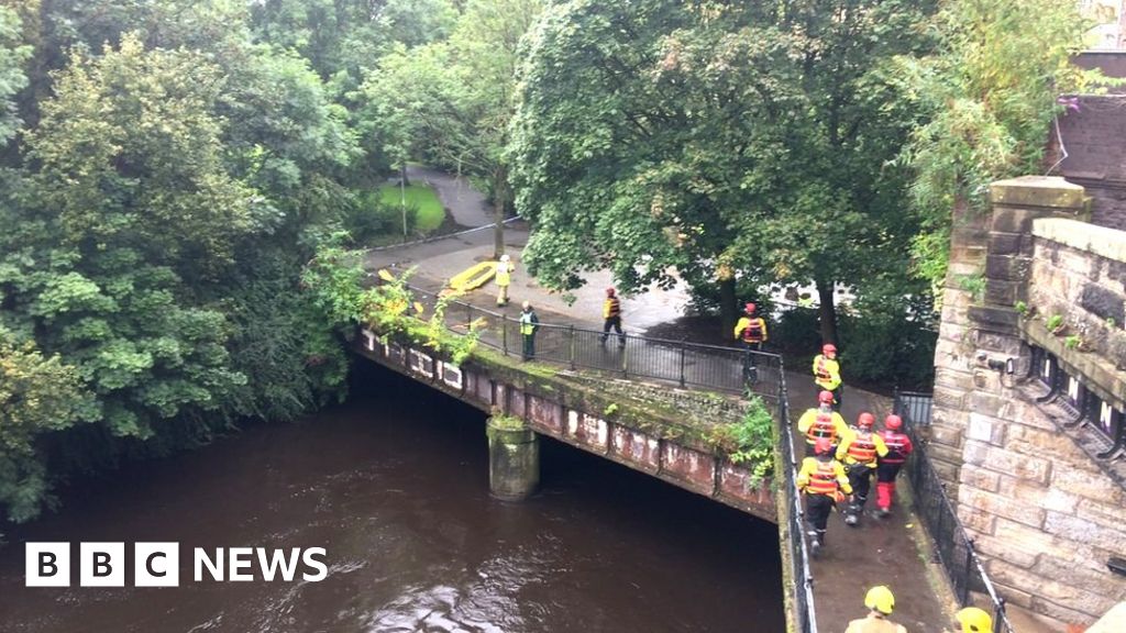 Fast-flowing water halts River Kelvin 'body' search