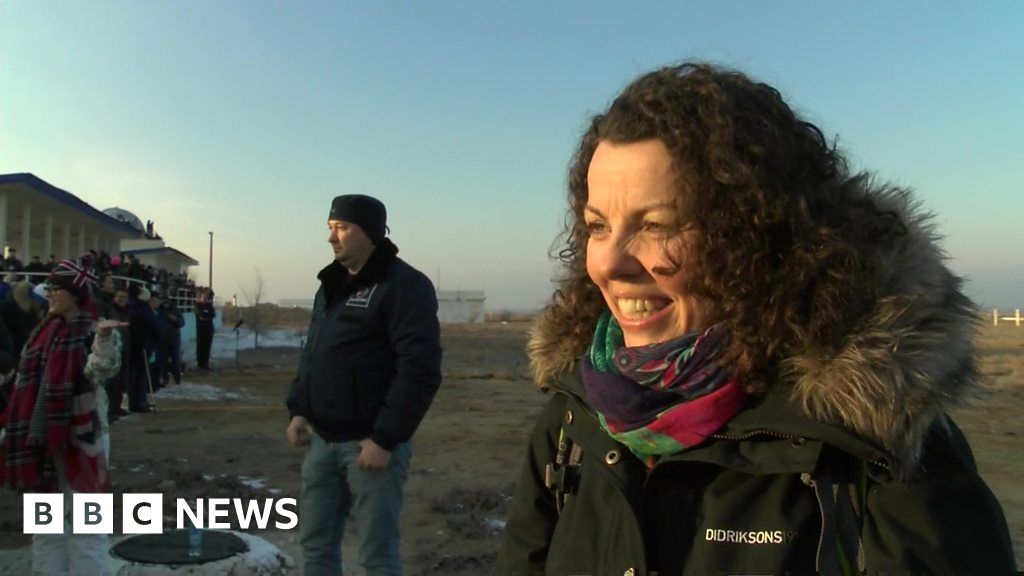 Tim Peake's wife Rebecca 'massively' proud of husband - BBC News