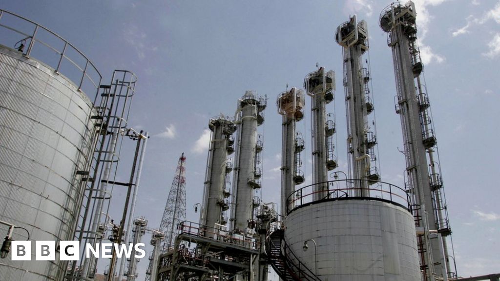 Russia resumes nuclear trade with Iran as sanctions lifted - BBC News