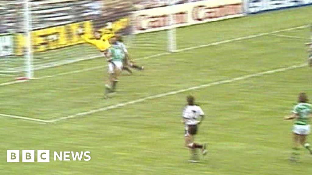 1982 World Cup: Billy Hamilton scores for Northern Ireland against ...