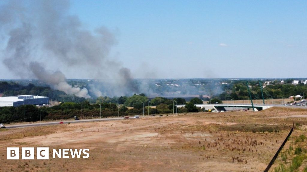 Huge fire rips through Coventry sports field - BBC News