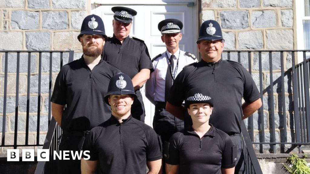 Guernsey officers to police Queen's funeral - BBC News