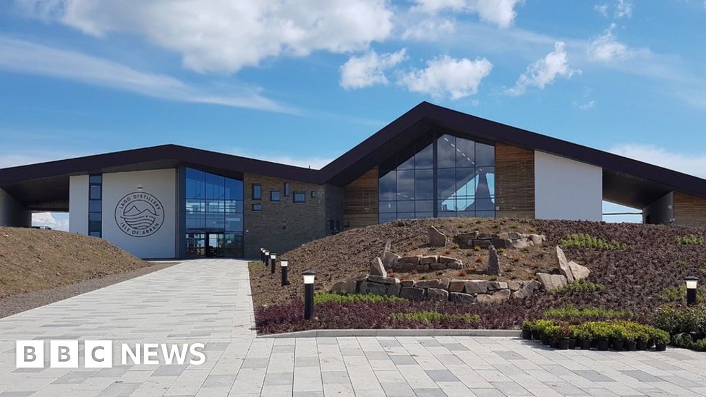 New Arran distillery officially opens - BBC News