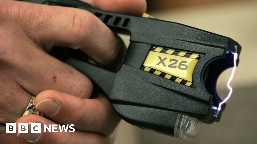 Wiltshire Taser death man 'died of unrelated injuries' - BBC News