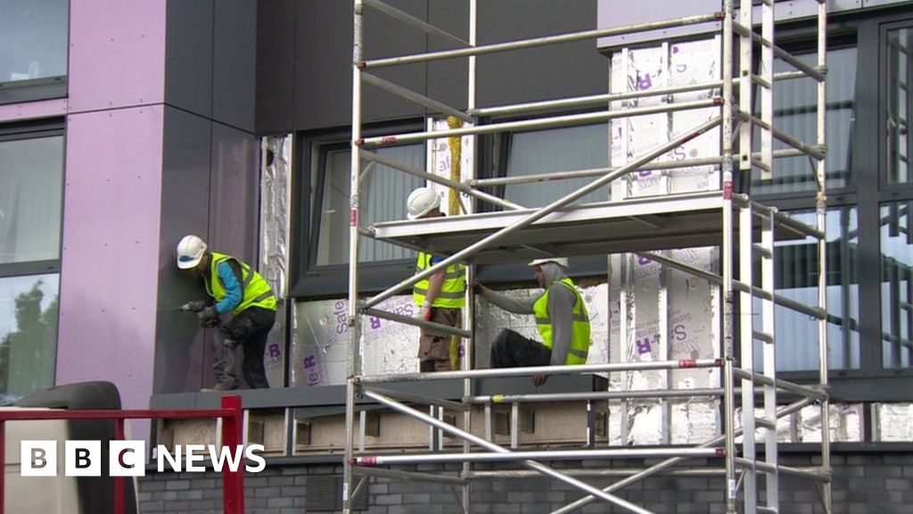 Three Salford high-rise blocks fail cladding fire tests - BBC News